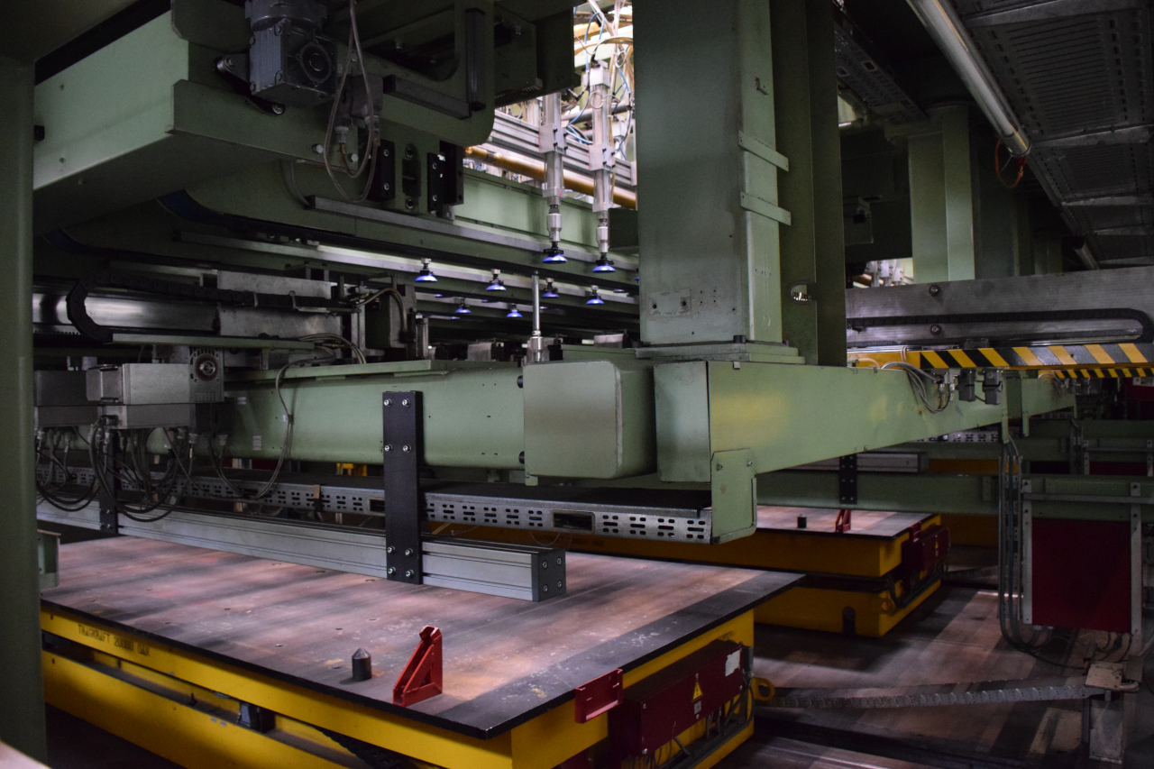 Müller-Weingarten S 7300.06.260 press line PR2494, used for production ...