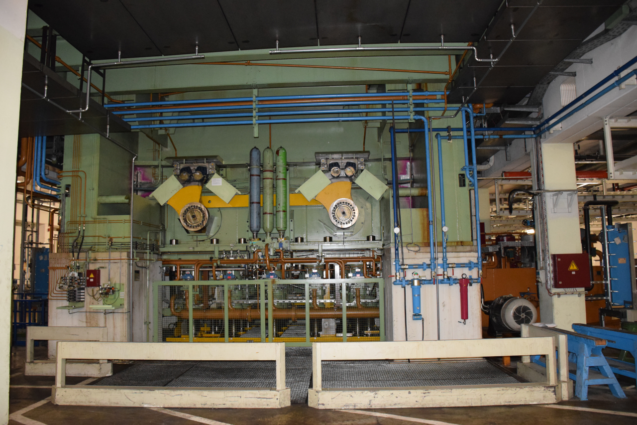 Müller-Weingarten S 7300.06.260 press line PR2494, used for production ...