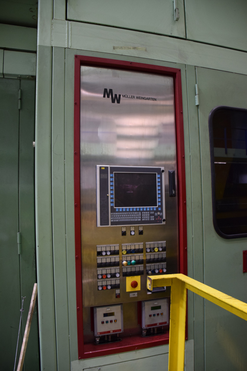 Müller-Weingarten S 7300.06.260 press line PR2494, used for production ...