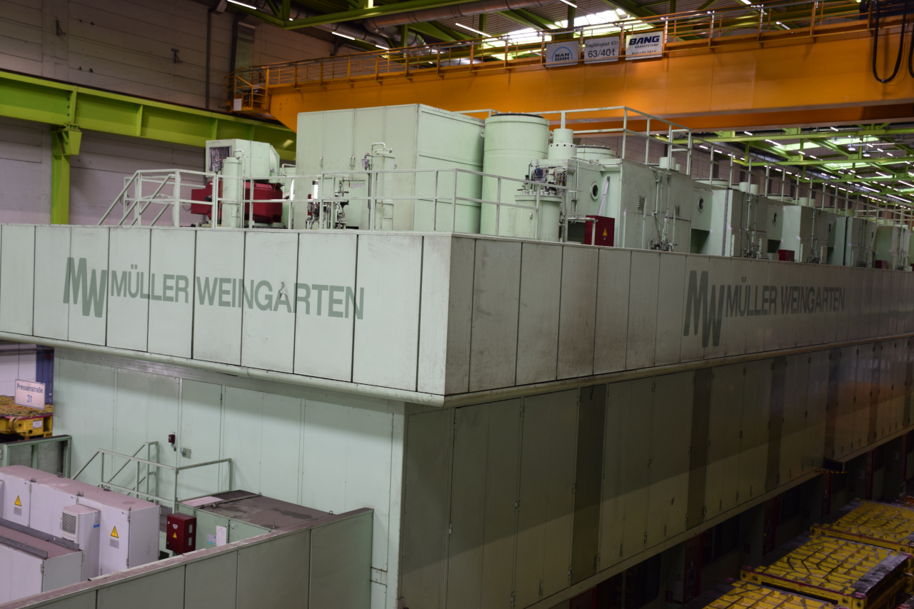 Müller-Weingarten S 7300.06.260 press line PR2494, used for production ...