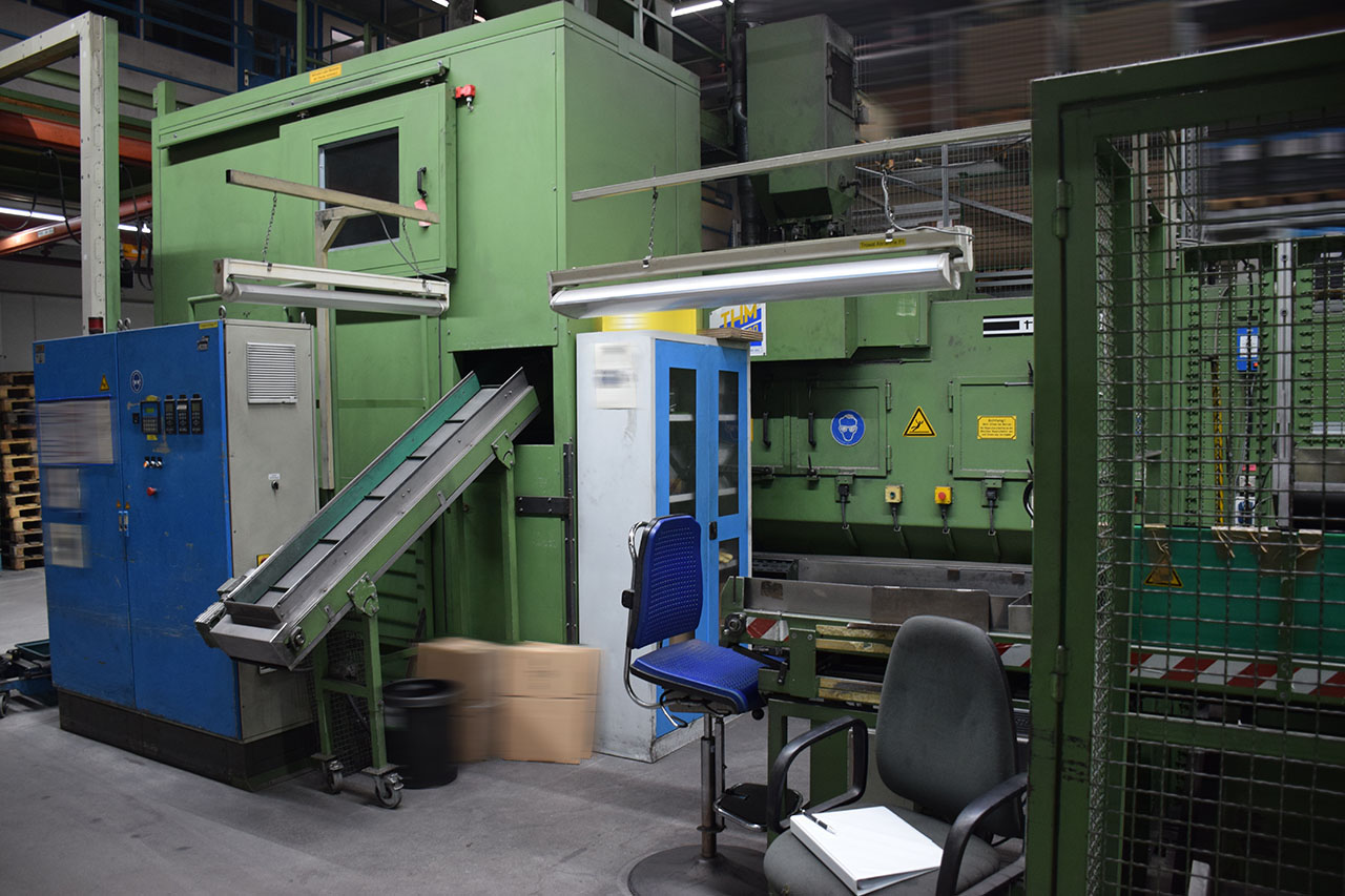 Walther Trowal THM 400/2E continuous shot blasting machine SA2125, used ...