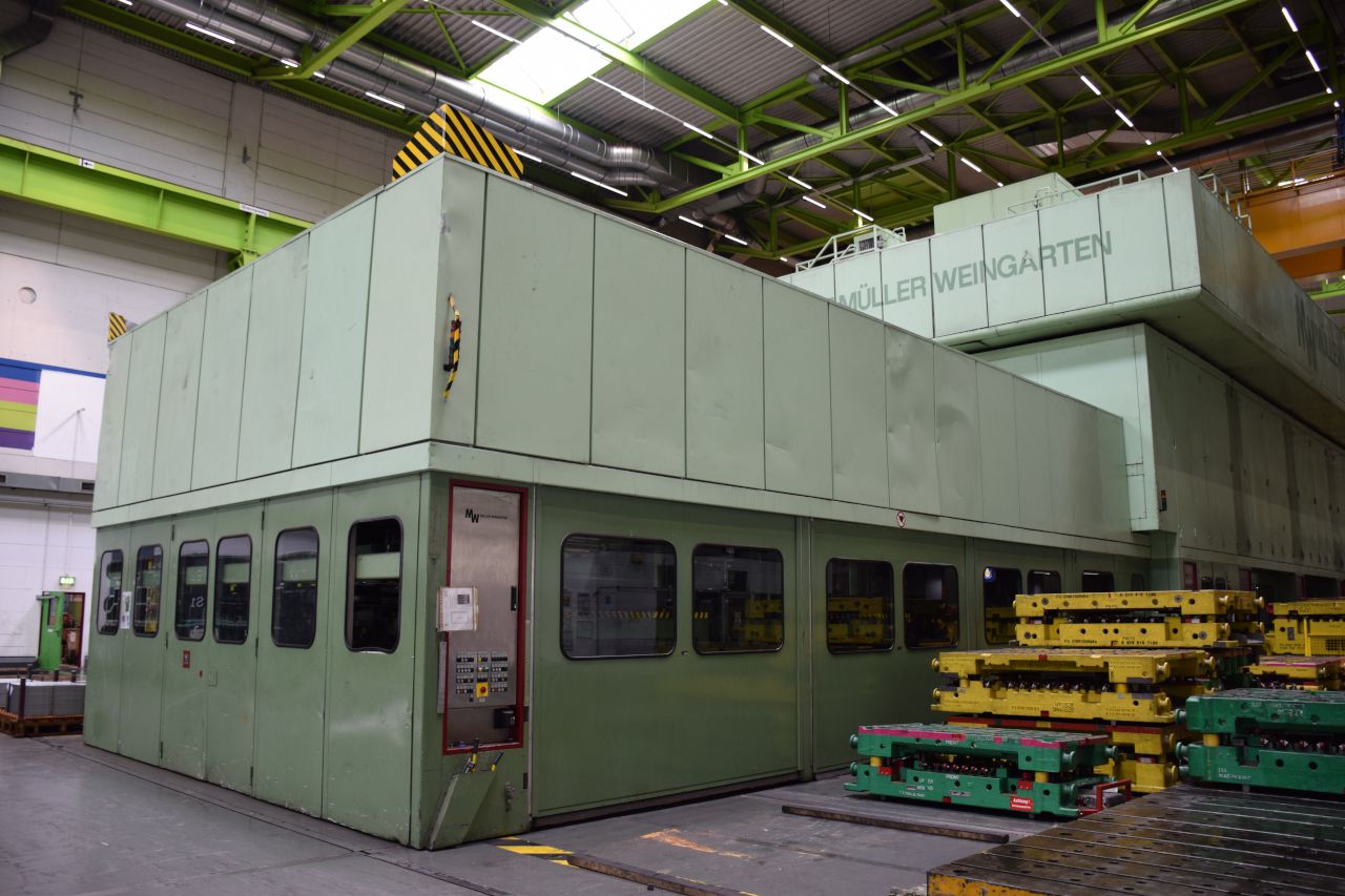 Müller-Weingarten S 7300.06.260 press line PR2494, used for production ...