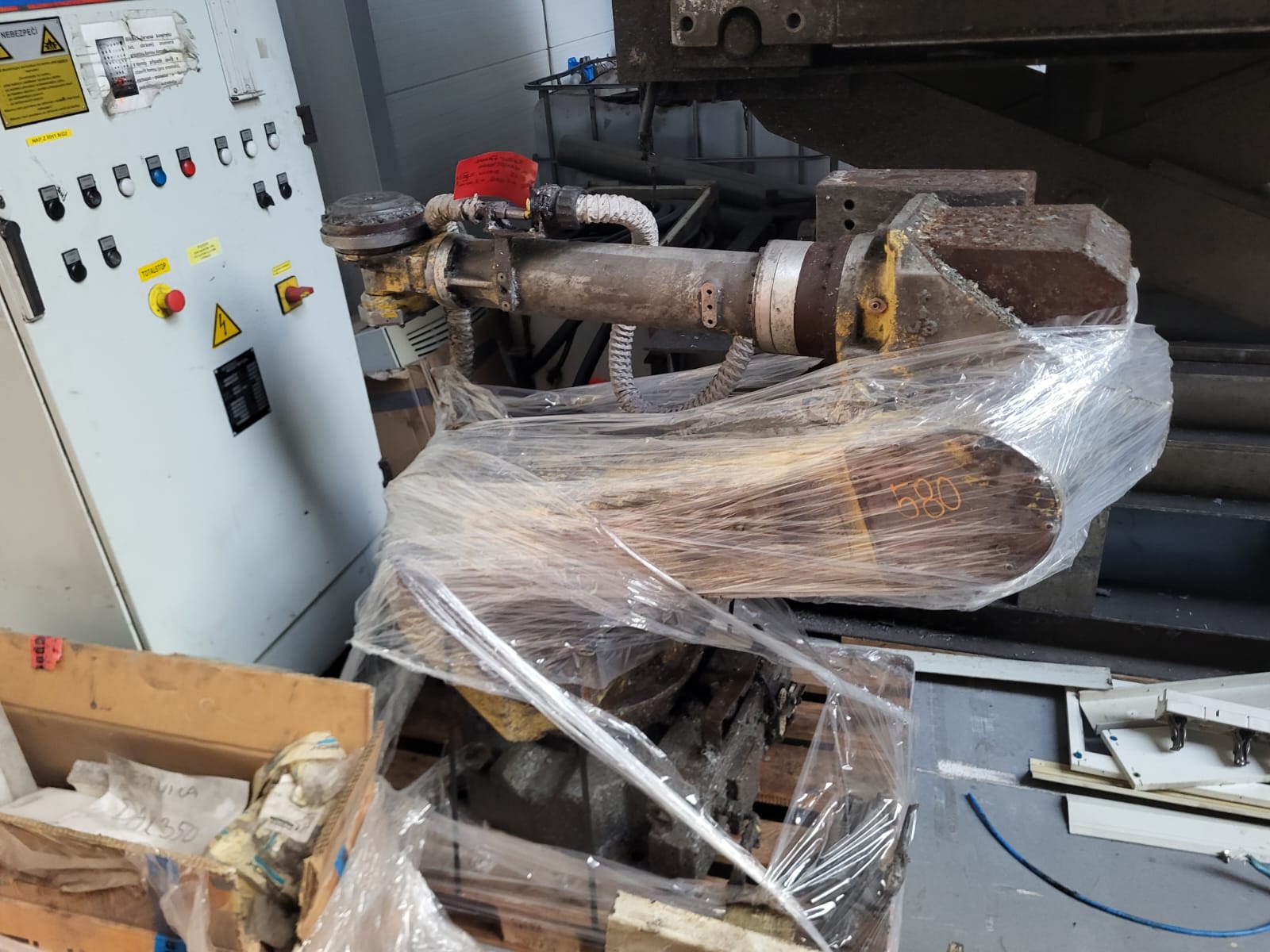 FANUC M-710iC/50, E-33082 foundry robot HR1834, used | HR1834